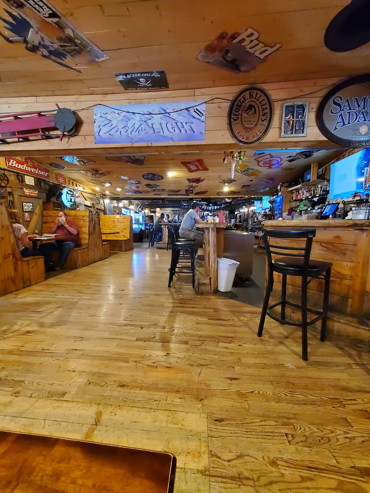 Roadhouse Bar And Grill - Simplify Renting - Denver Metro's Premier ...